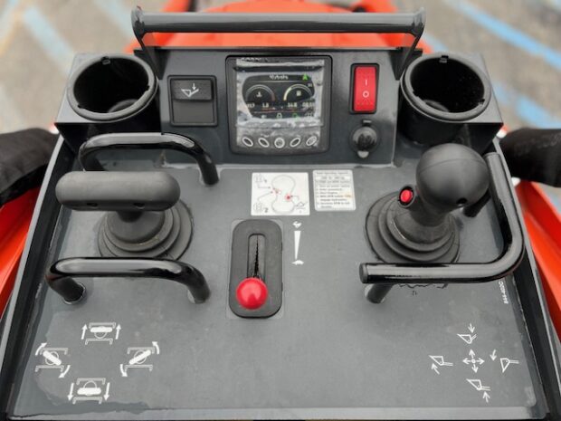 2024 Kubota SCL1000 – More Farm Stores